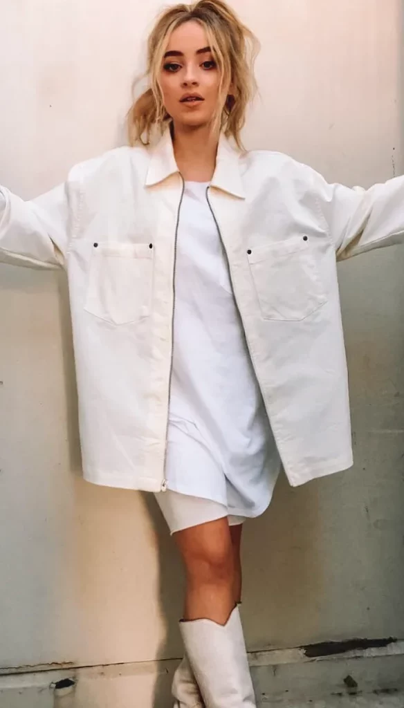 33+ Adorable Sabrina Carpenter Cute Outfit Combos You'll Love ...