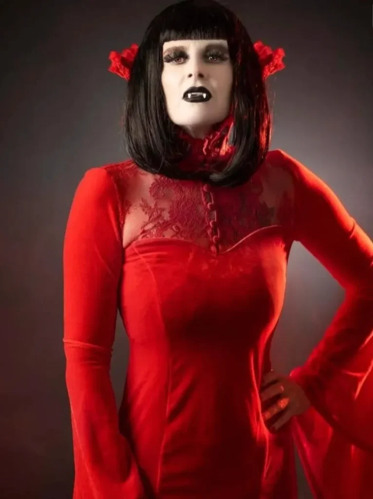 17+ Spooky Vampire Halloween Costume Ideas to Haunt Your Friends ...